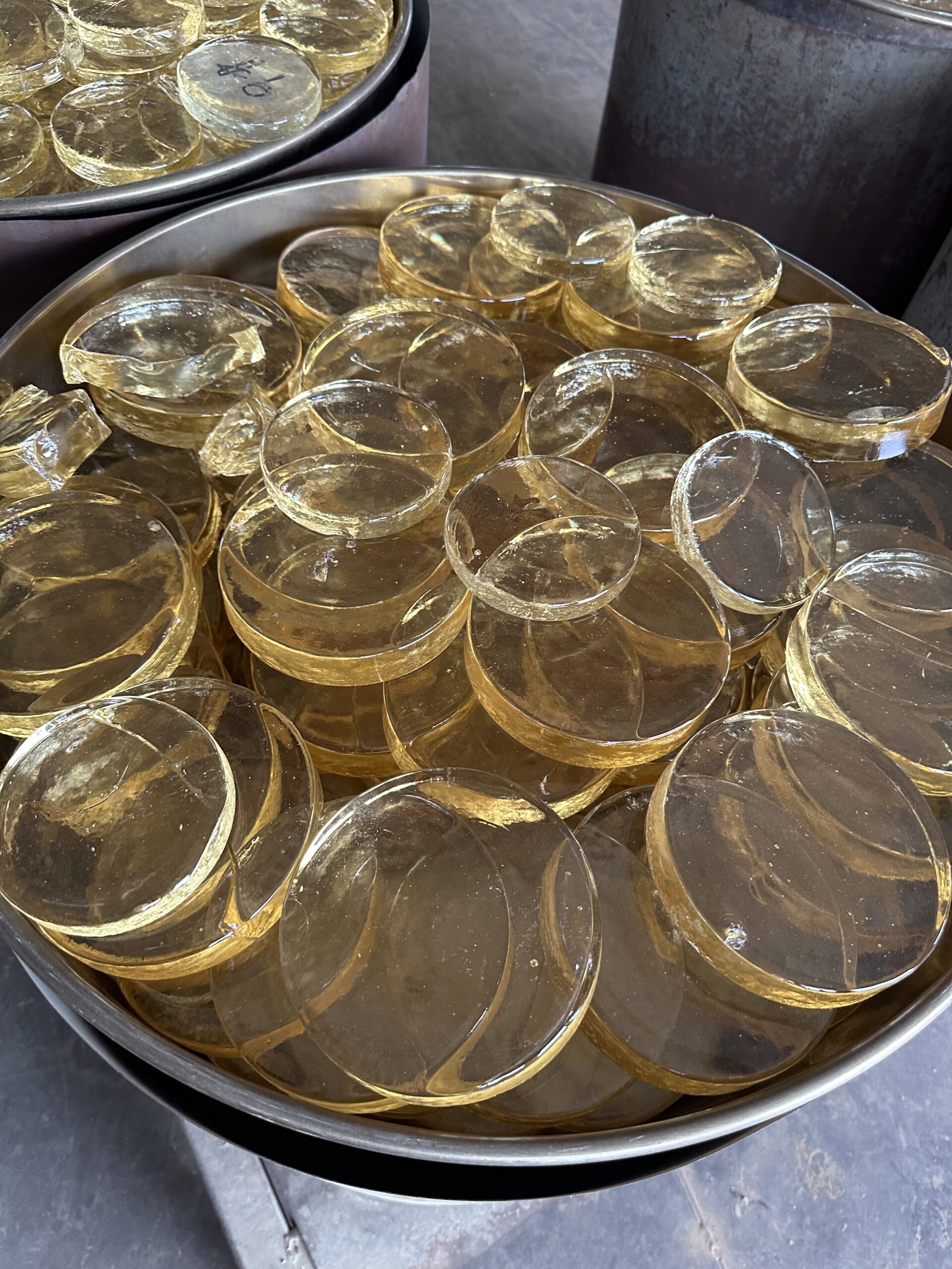 How Are Glass Billets Manufactured? - Deqing Sanming Crucible Co.,Ltd